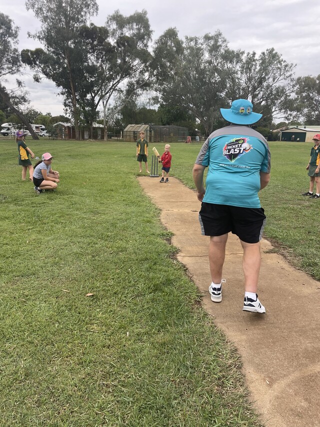 Cricket coach visits Tambo | Leader Today